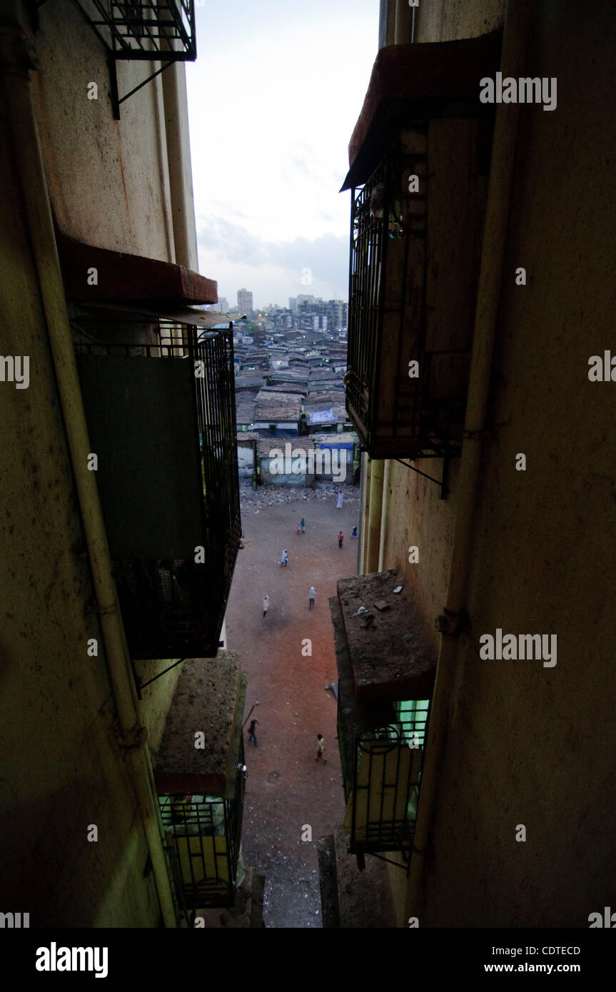 Dharavi slum pottery hi-res stock photography and images - Alamy