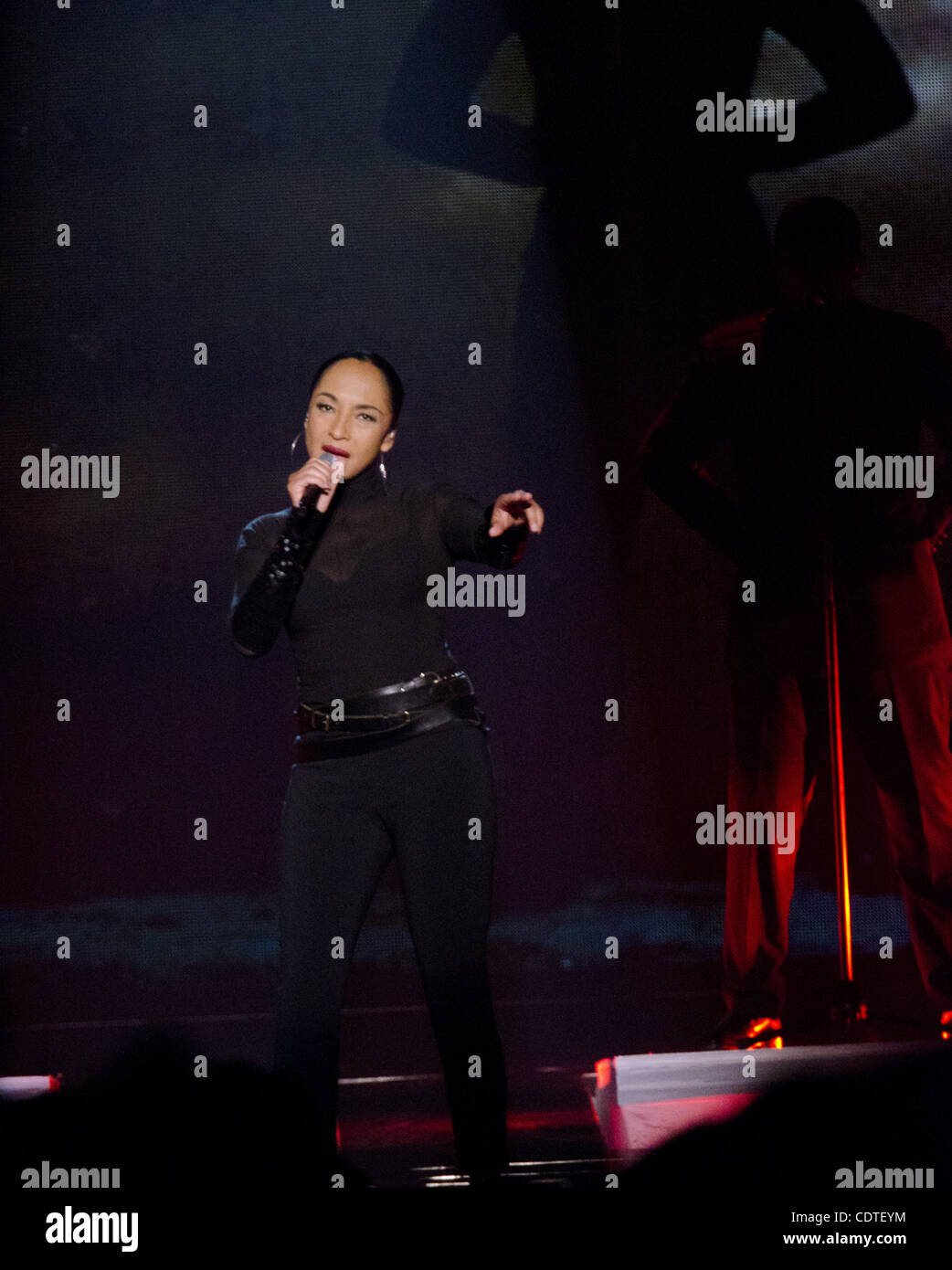 Sade singer hi-res stock photography and images - Alamy