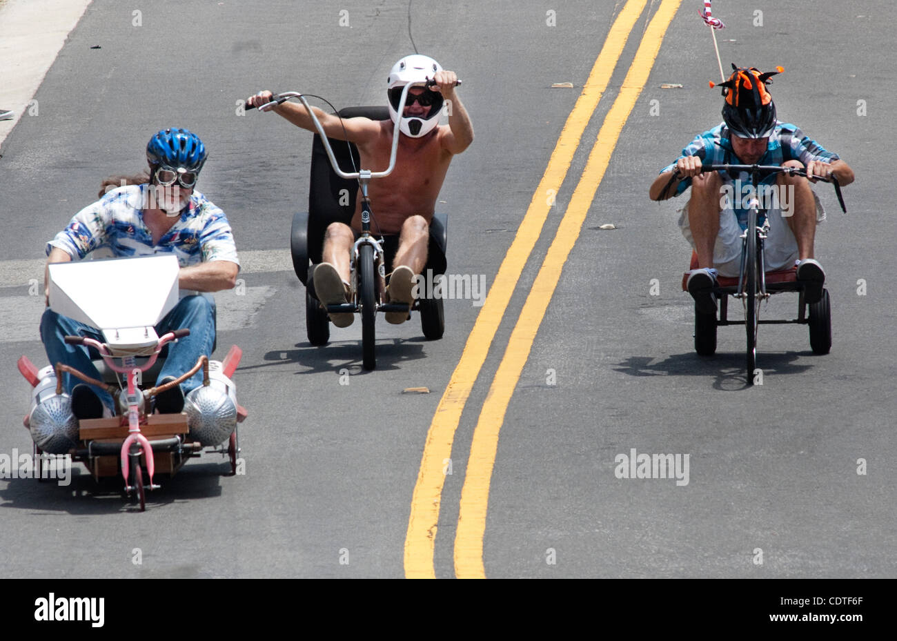STEVEN PARSONS, JEFF PASCHAL and JOHN MORTAN race down Avenida Rosa in ...