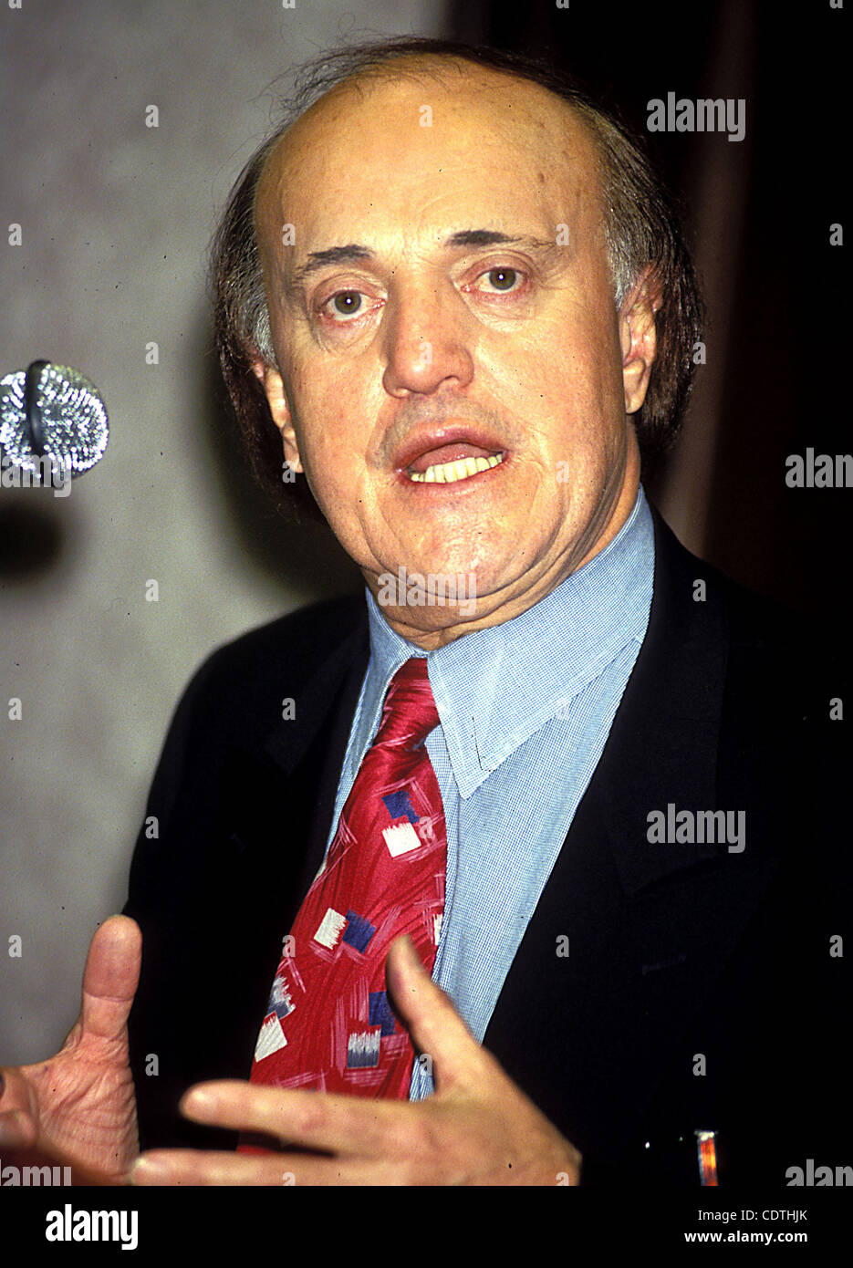 L7395AR SD0120.PETER ARNETT SPEAKS TO OVERSEAS PRESS CLUB ABOUT HIS NEW ...