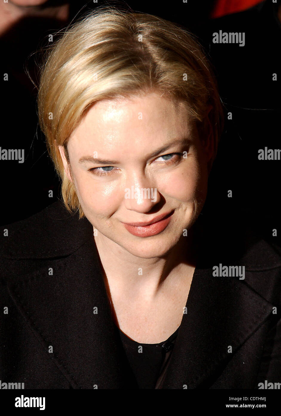 RENEE ZELLWEGER.K29126AR SD0214.2003 FALL FASHION WEEK: CALVIN KLEIN ...