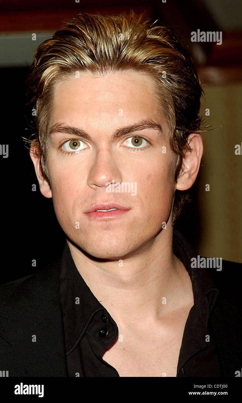 STEVE HOWEY .K30635AR.THE 2003-2004 ''WB'' UPFRONT AT THE SHERATON ...