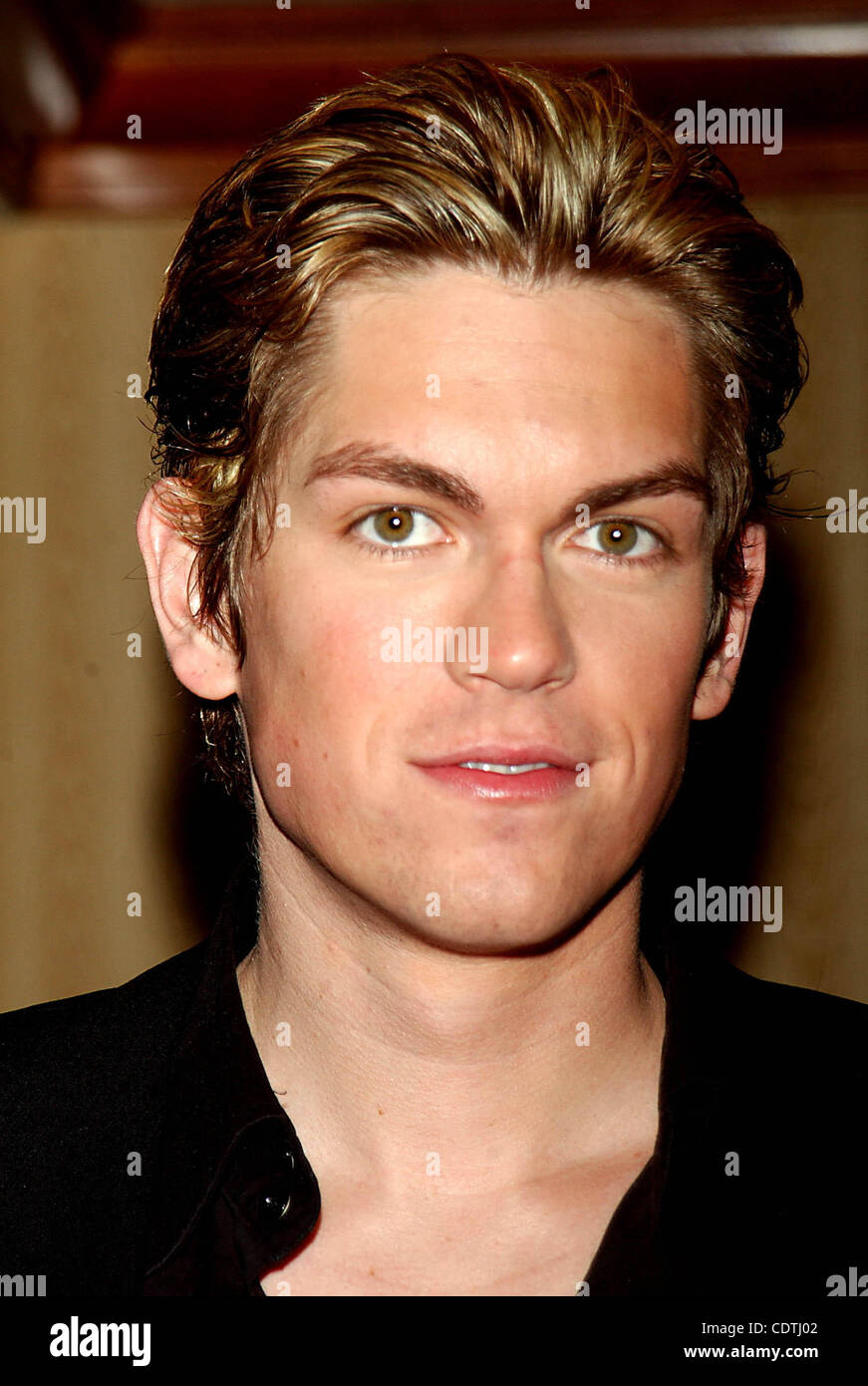 STEVE HOWEY .K30635AR.THE 2003-2004 ''WB'' UPFRONT AT THE SHERATON ...