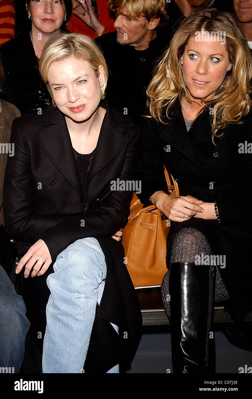 RENEE ZELLWEGER MARCI KLEIN.K29126AR SD0214.2003 FALL FASHION WEEK ...