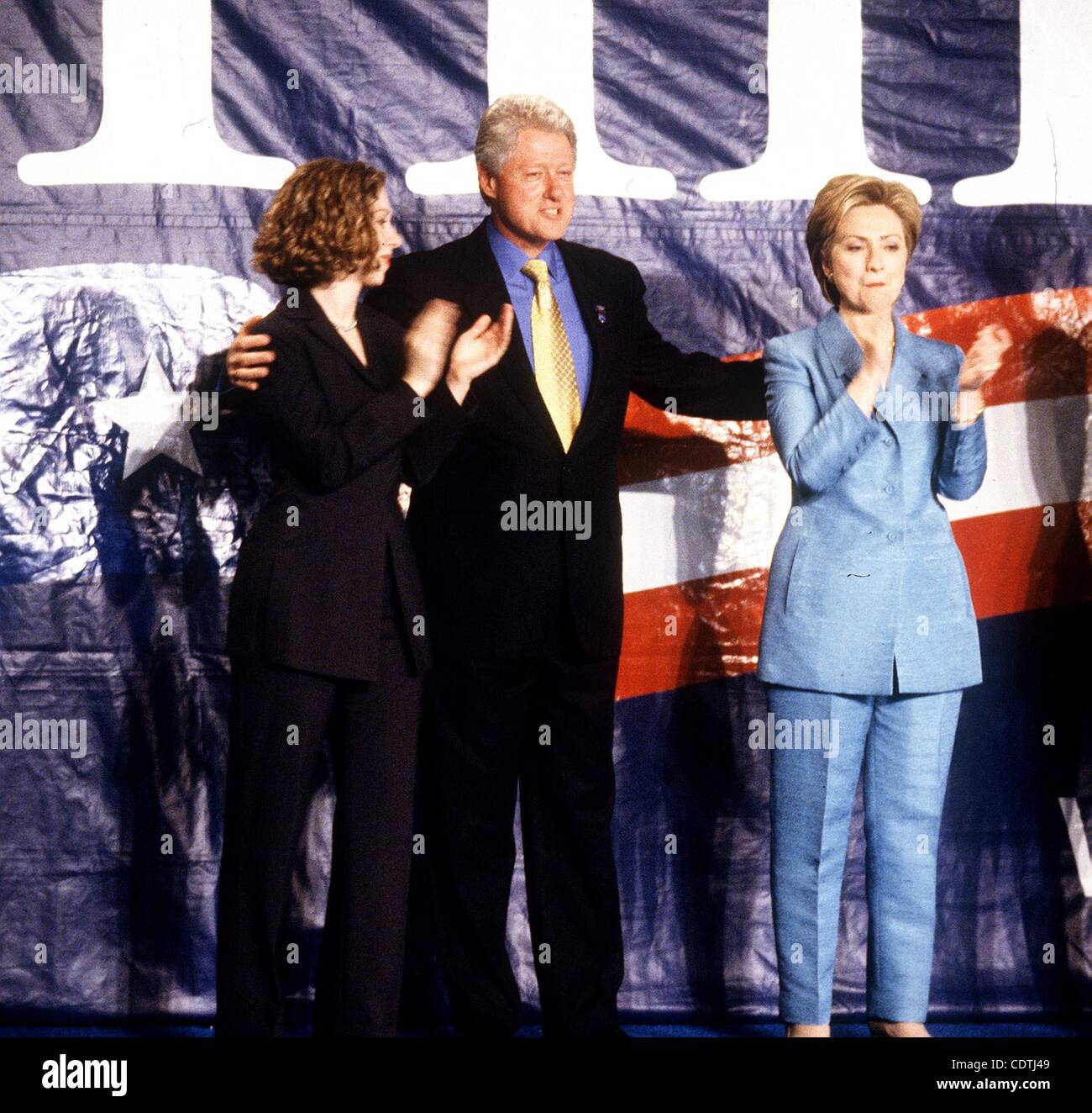 K20347AR. SD11/07/2000..HILLARY CLINTON'S ELECTION NIGHT AT THE HYATT ...