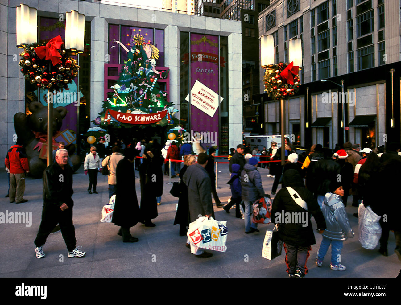 2001 CHRISTMAS NEW YORK New York . / 2001.FOA SCHWARZ(Credit Image: Â ...
