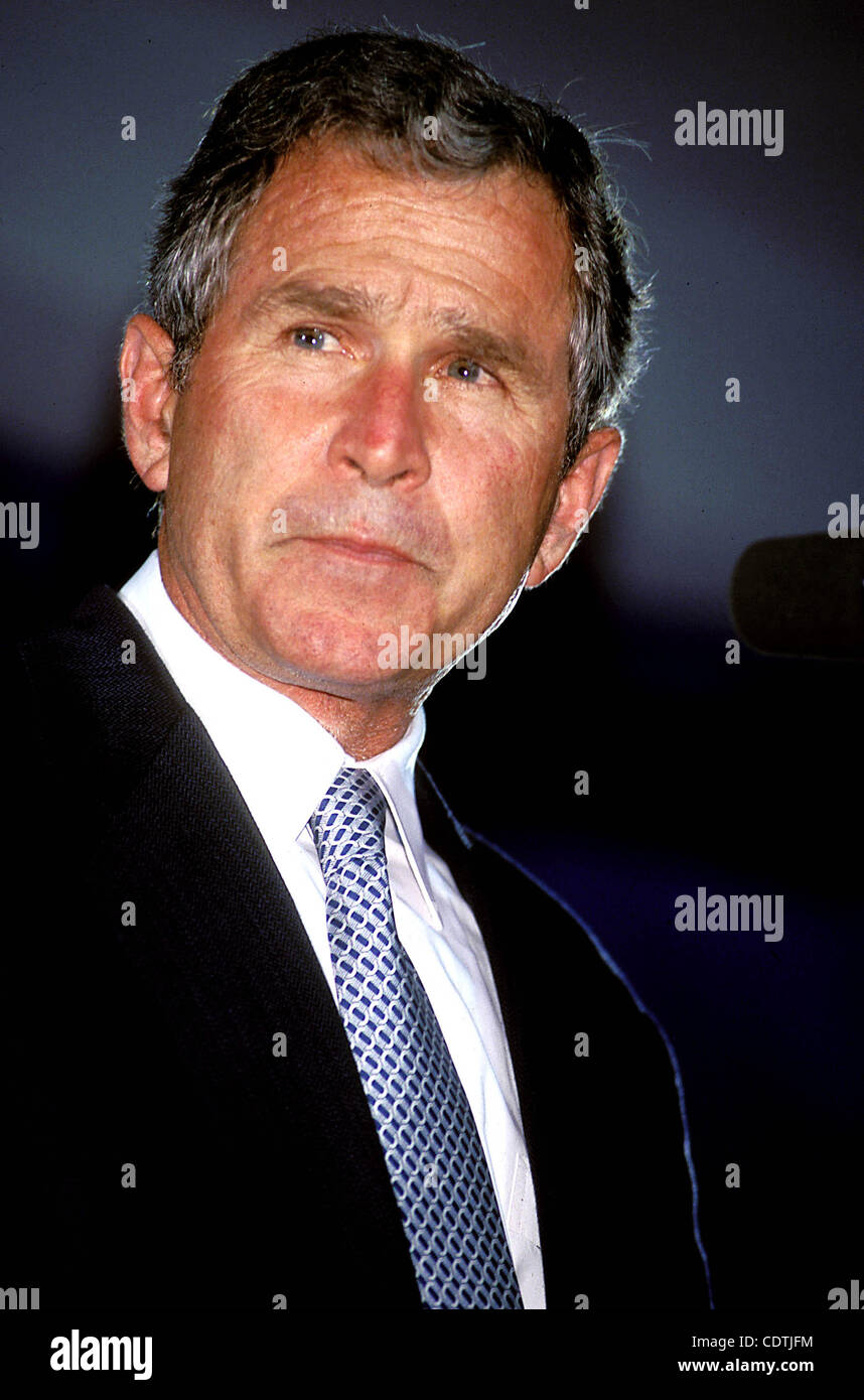 K16136AR .GEORGE W. BUSH CAMPAIGN FUNDRAISER AT THE SHERATON HOTEL IN ...