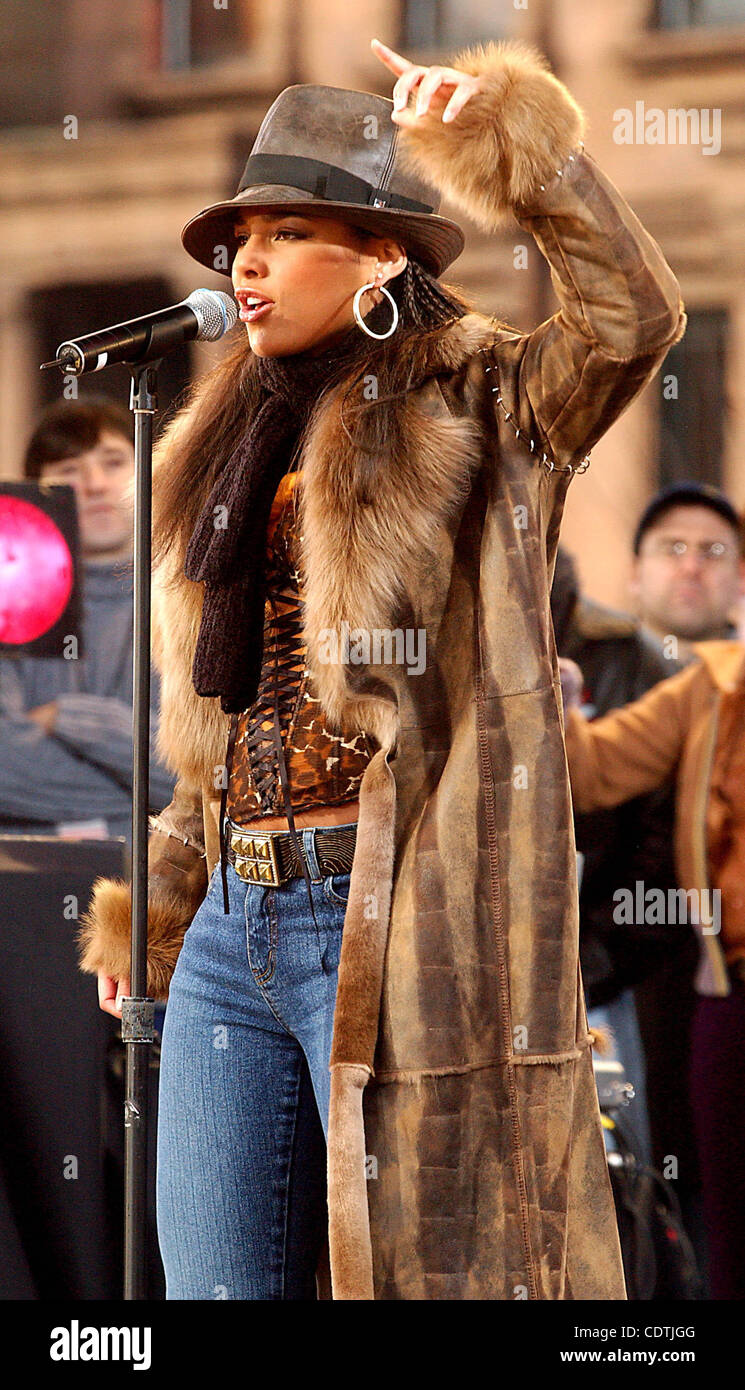 Alicia keys 2003 hi-res stock photography and images - Alamy
