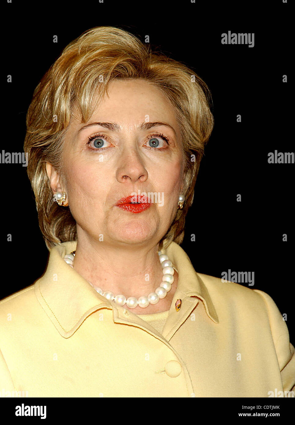 K31068AR.HILLARY RODHAM CLINTON BOOK SIGNING OF ''LIVING HISTORY'' AT ...