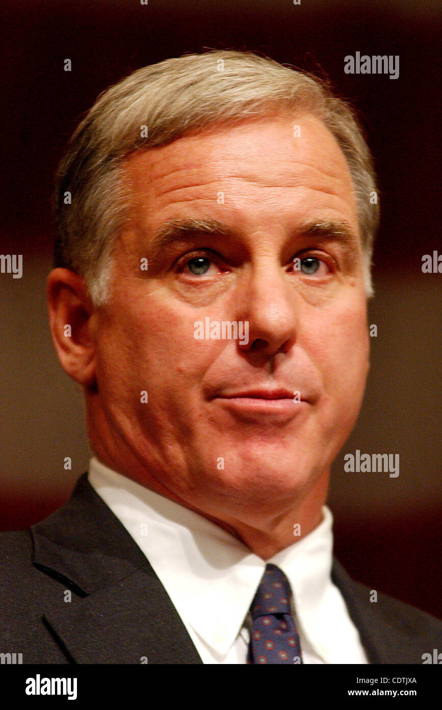K33923AR .HOWARD DEAN CAMPAIGNING FOR PRESIDENT AT COOPER UNION , NEW ...