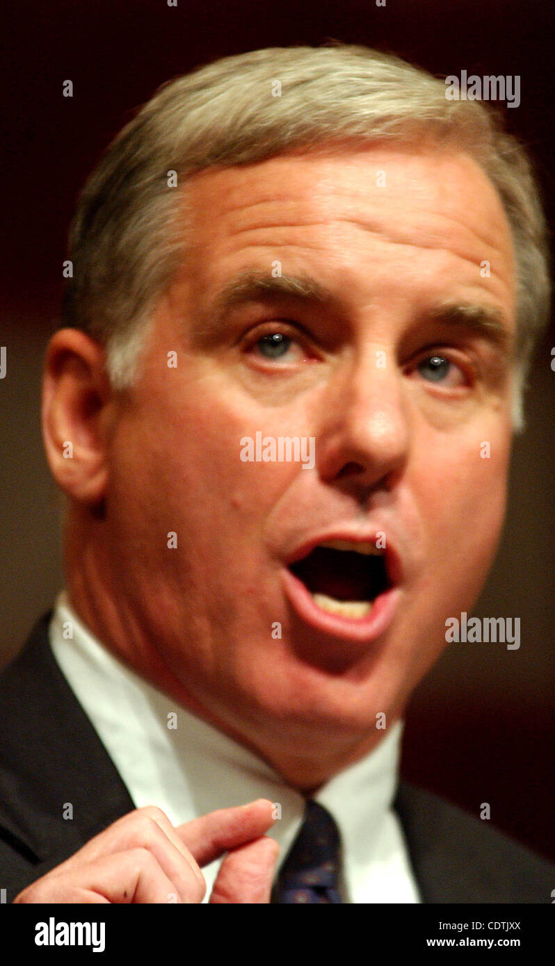 K33923AR .HOWARD DEAN CAMPAIGNING FOR PRESIDENT AT COOPER UNION , NEW ...