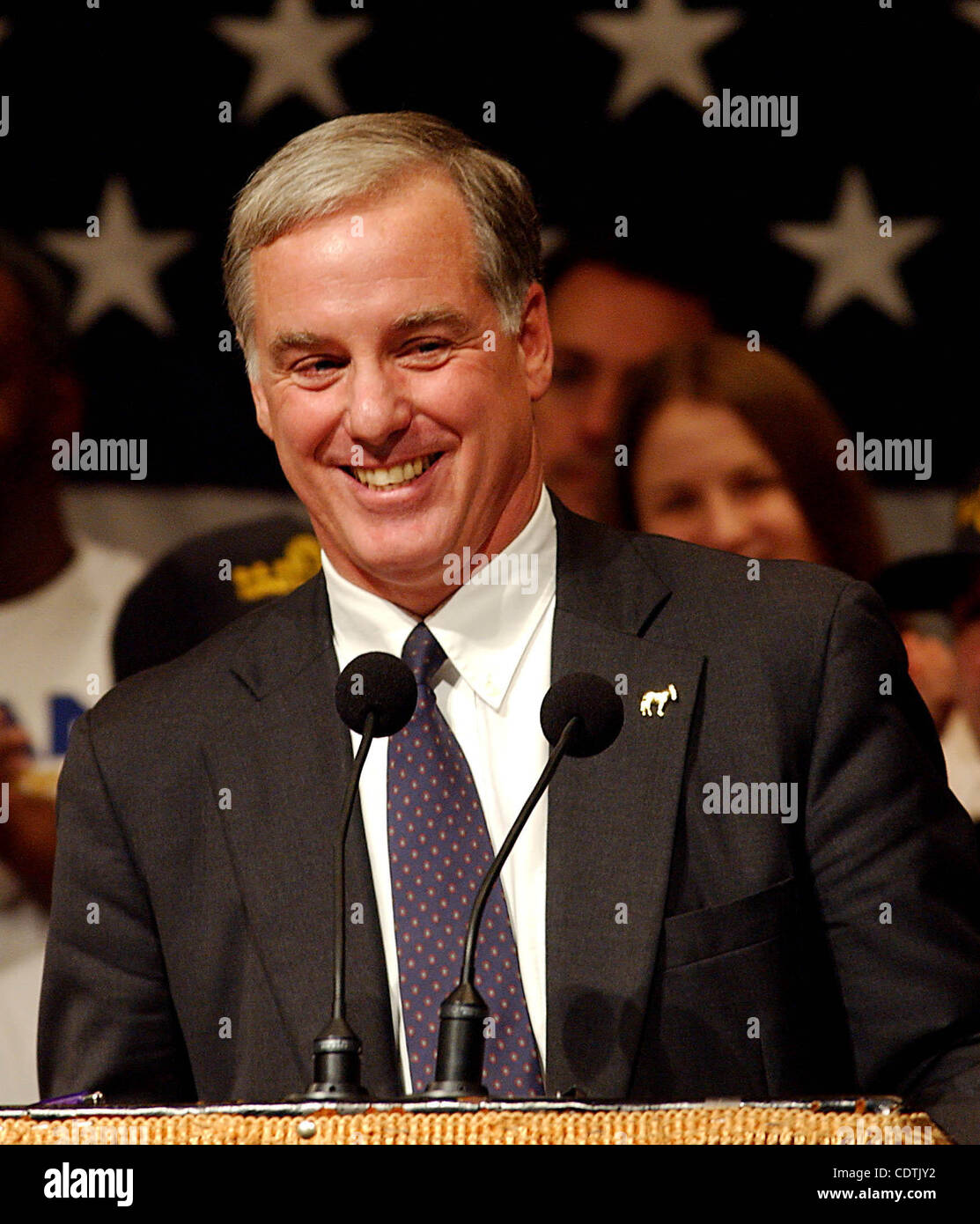 K33923AR .HOWARD DEAN CAMPAIGNING FOR PRESIDENT AT COOPER UNION , NEW ...