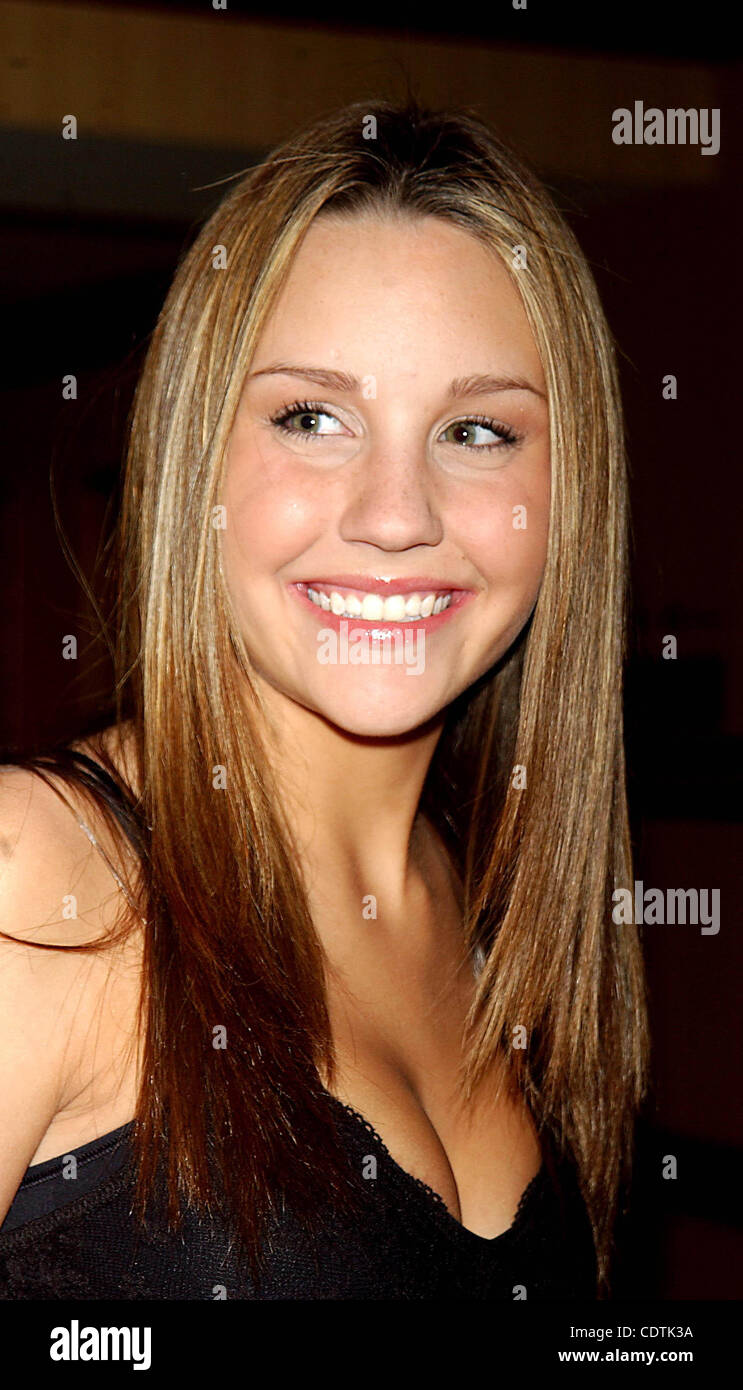 AMANDA BYNES.K30635AR.THE 2003-2004 ''WB'' UPFRONT AT THE SHERATON ...