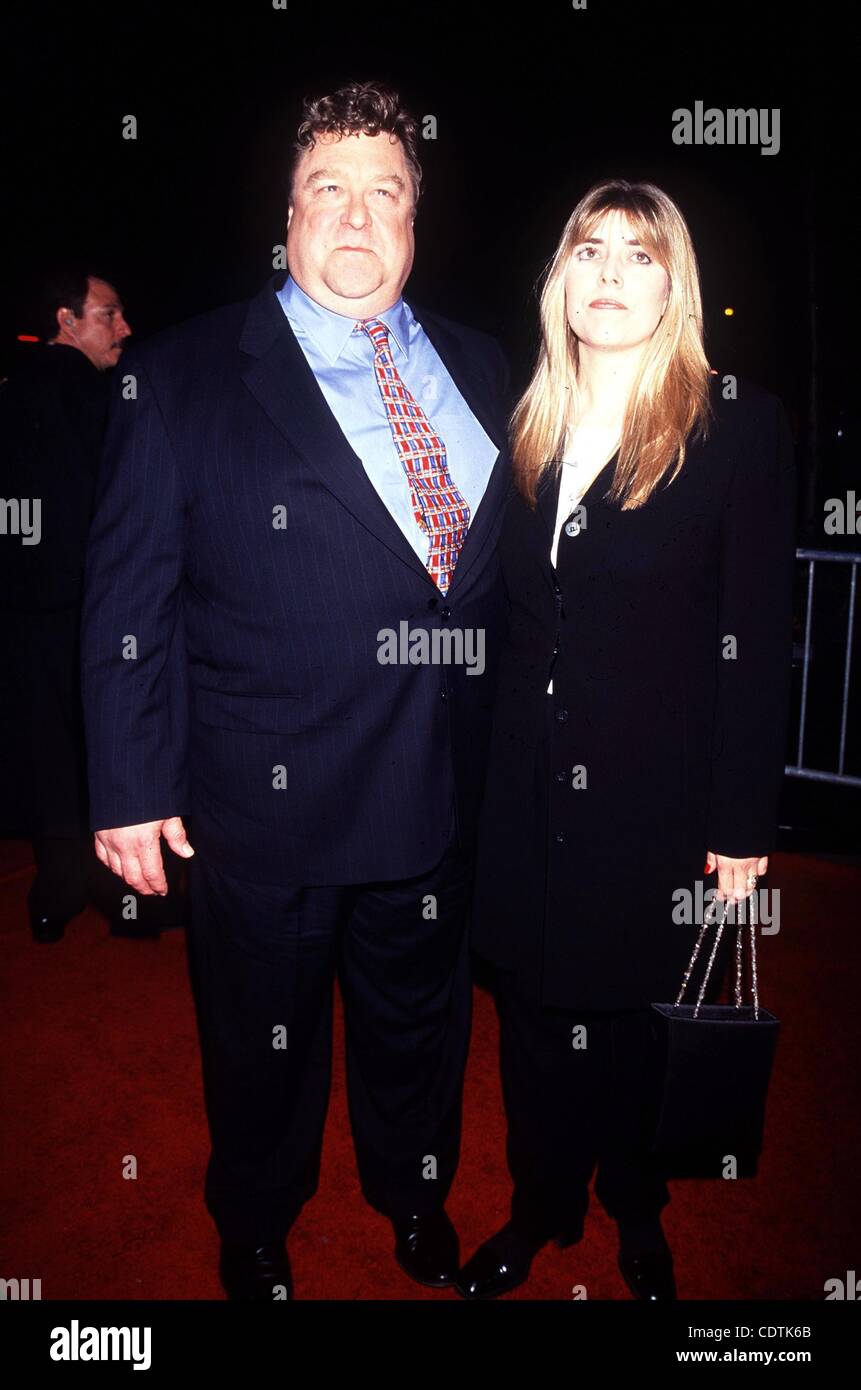 K18055AR. SD02/24/2000.''WHAT PLANET ARE YOU FROM?'' PREMIERE ZIEGFELD ...