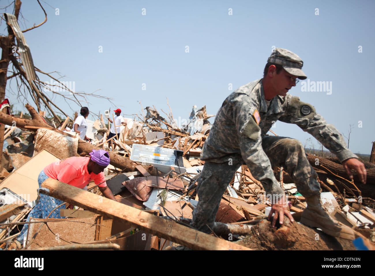 Apr 30, 2011 - Holt, Alabama, U.S. - Alabama National Guards help ...