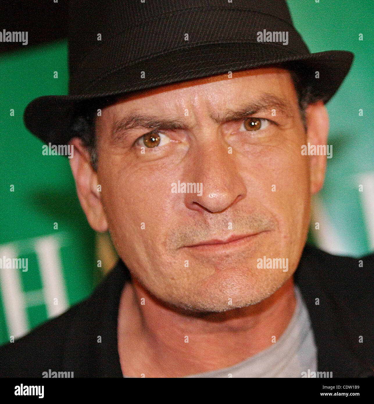 Charlie sheen red carpet hi-res stock photography and images - Alamy