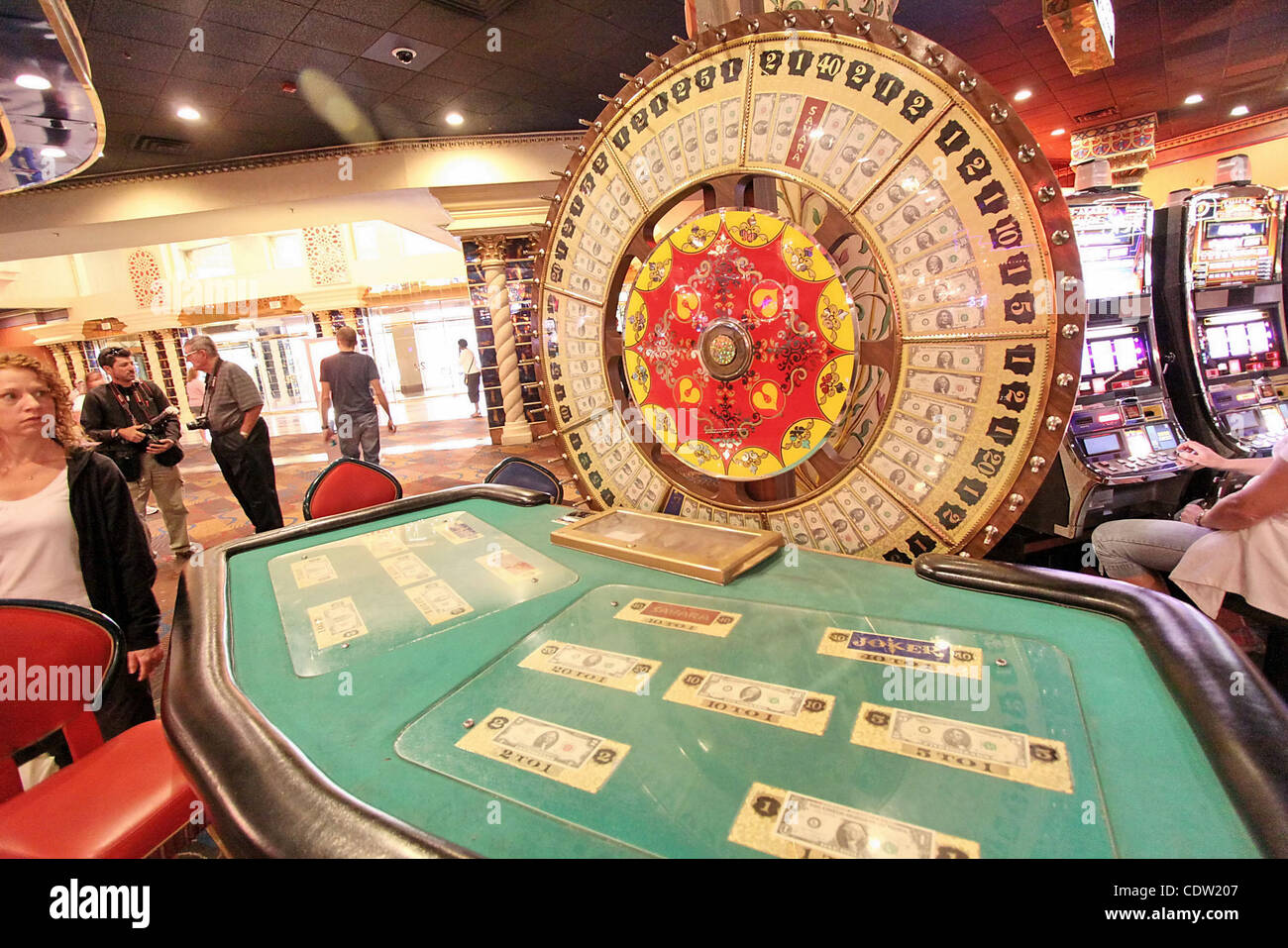 Roulette wheel las vegas nevada hi-res stock photography and images - Alamy