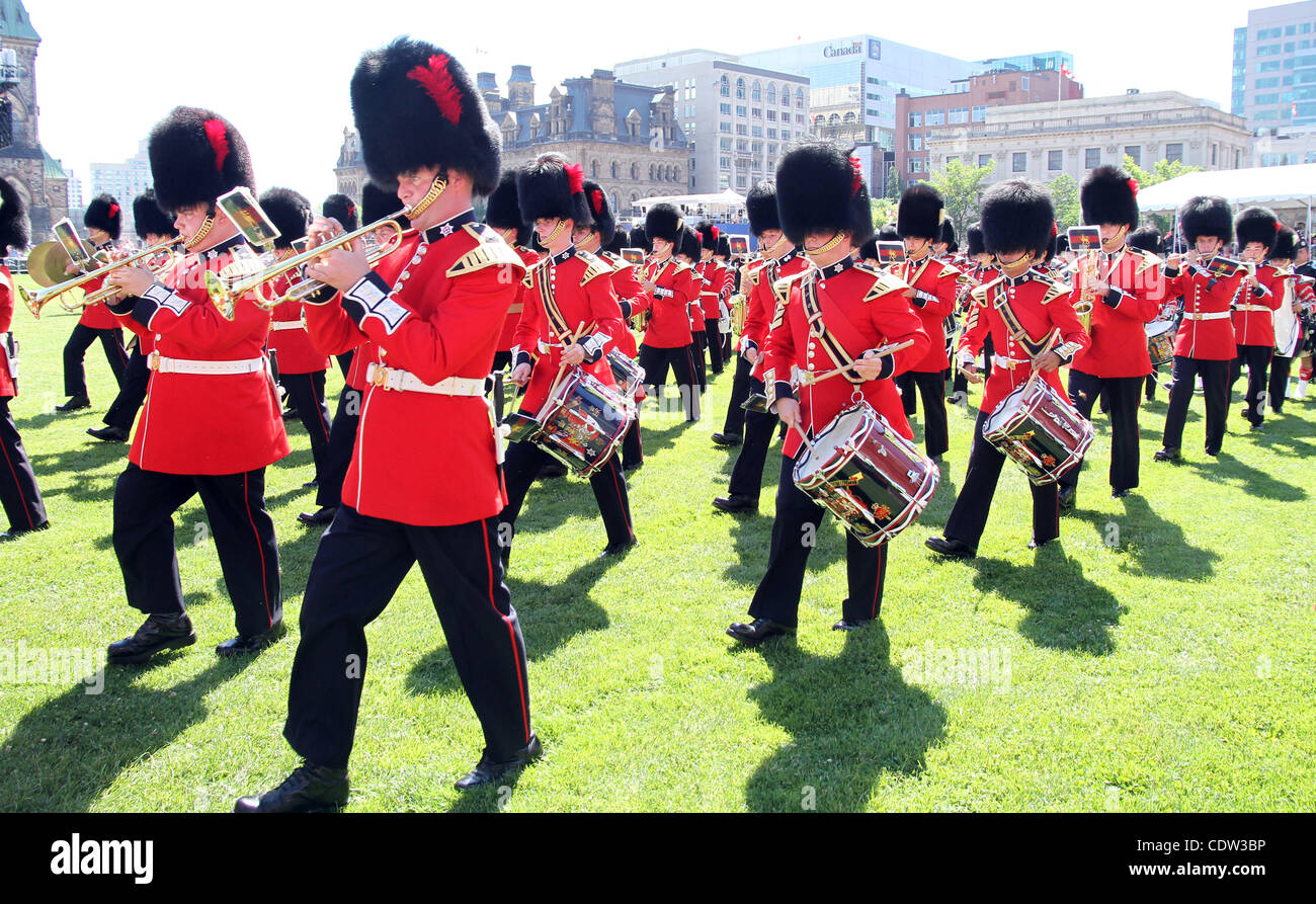 Jul 1, 2011 - Ottawa, Ontario, Canada - Changing of guards ceremony was ...