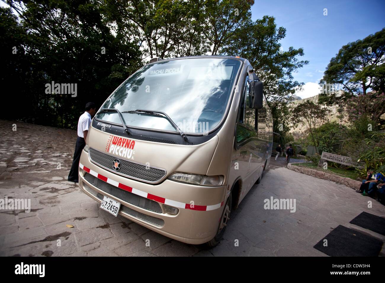 Bus a machu picchu hi-res stock photography and images - Alamy