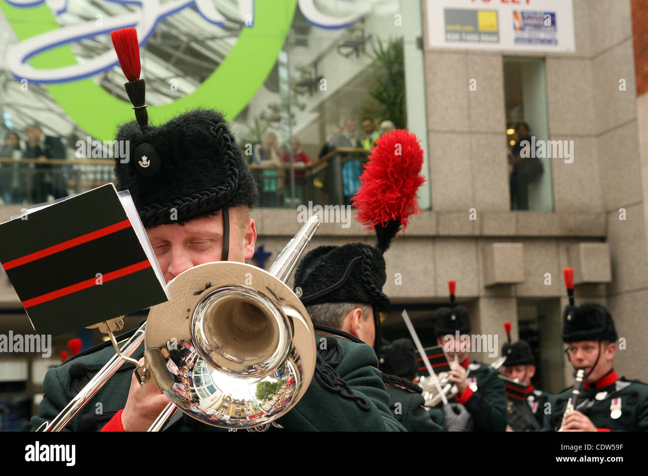 The 2nd Battallion of the Rifles march through the streets of Croydon ...