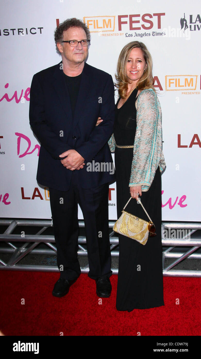 Albert brooks and kimberly brooks hi-res stock photography and images ...