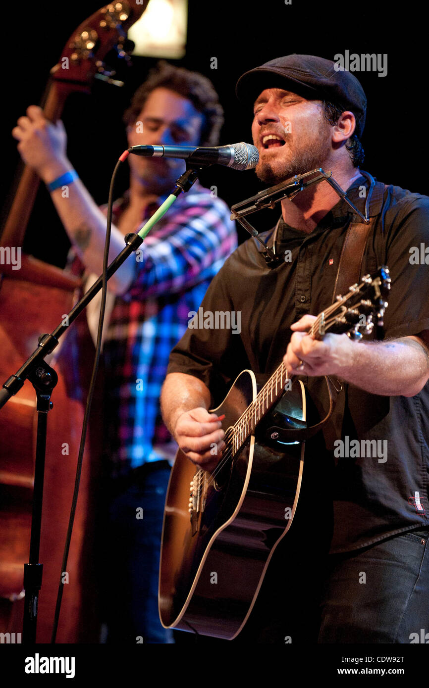 Chuck ragan and band hi-res stock photography and images - Alamy