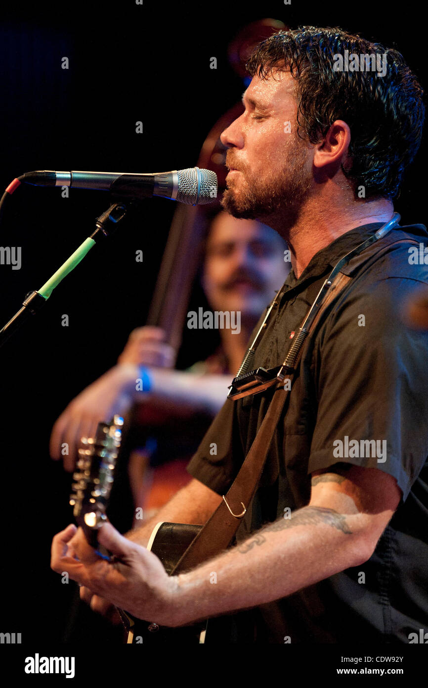 Chuck ragan singer hi-res stock photography and images - Alamy