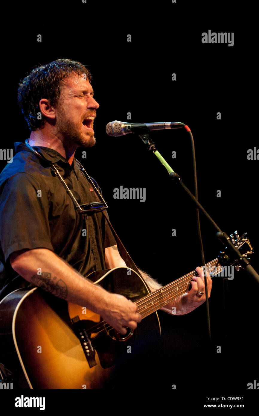 Chuck ragan and band hi-res stock photography and images - Alamy