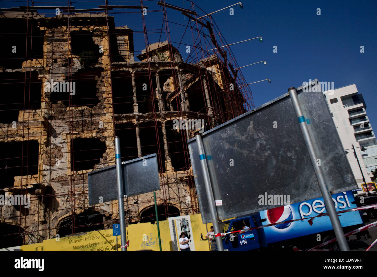 Beirut rue de damas green hi-res stock photography and images - Alamy