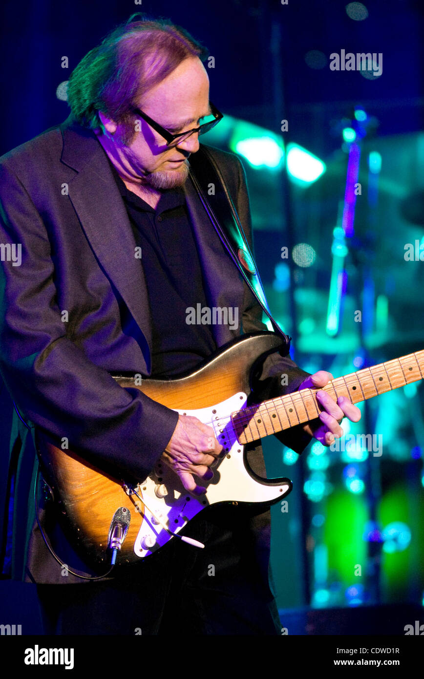 June 4, 2011 - Oakland, California, U.S. - STEPHEN STILLS performs live ...