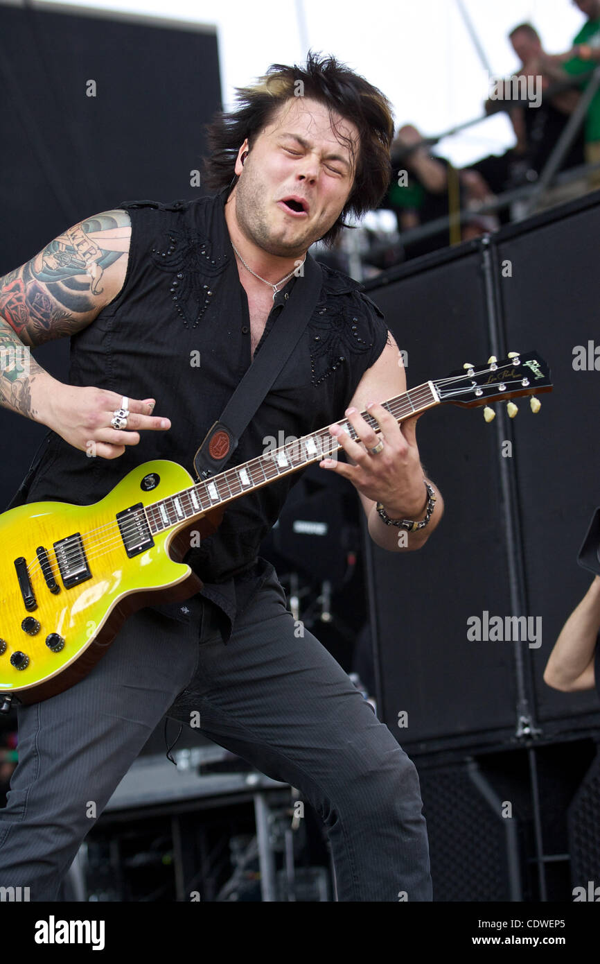 May 24, 2011 - Columbus, Ohio, U.S - Hinder lead guitarist Joe Garvey ...