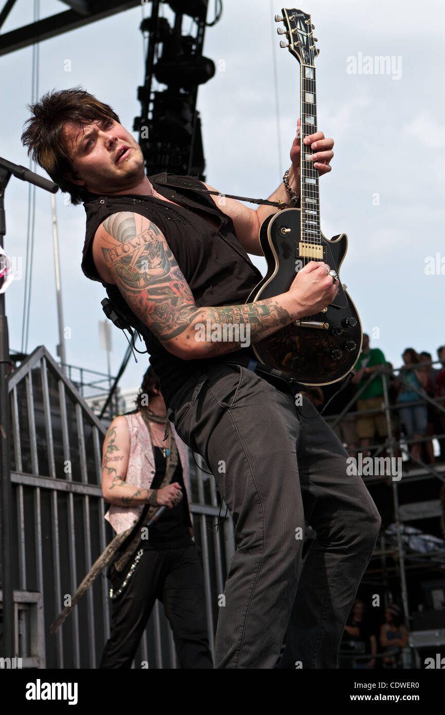 May 24, 2011 - Columbus, Ohio, U.S - Hinder lead guitarist Joe Garvey ...