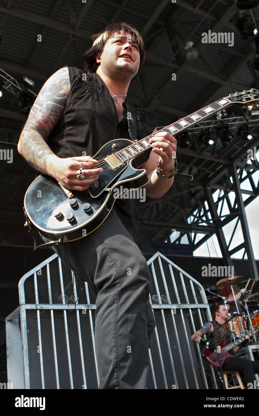 May 24, 2011 - Columbus, Ohio, U.S - Hinder lead guitarist Joe Garvey ...