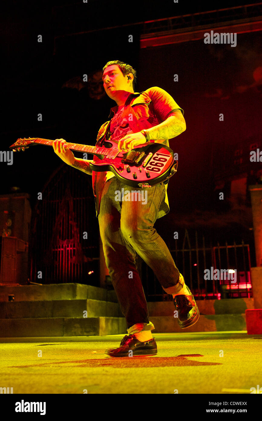 Zacky vengeance avenged sevenfold hi-res stock photography and images ...