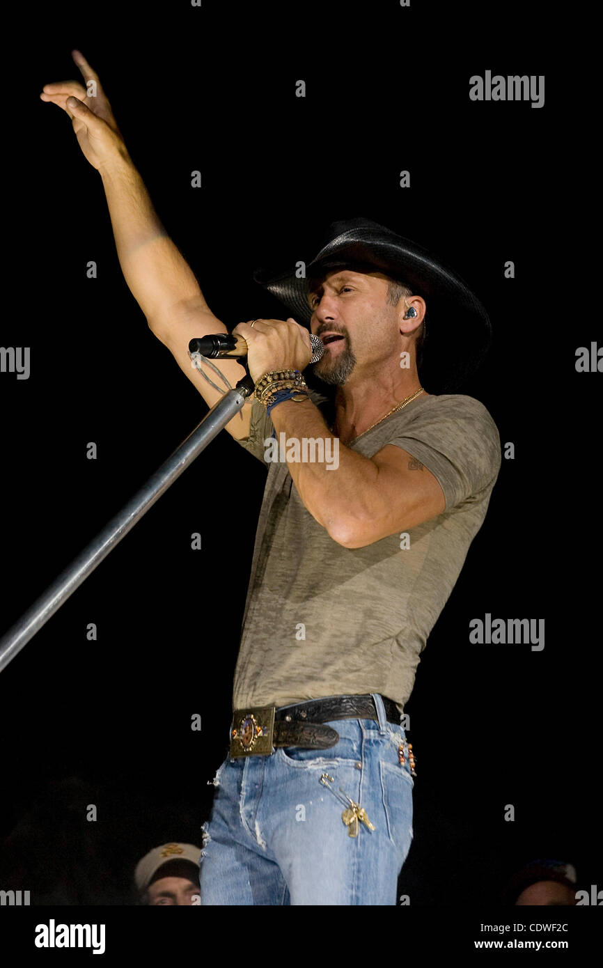 June 3, 2011 - Phoenix, Arizona, U.S - Country music icon Tim McGraw ...