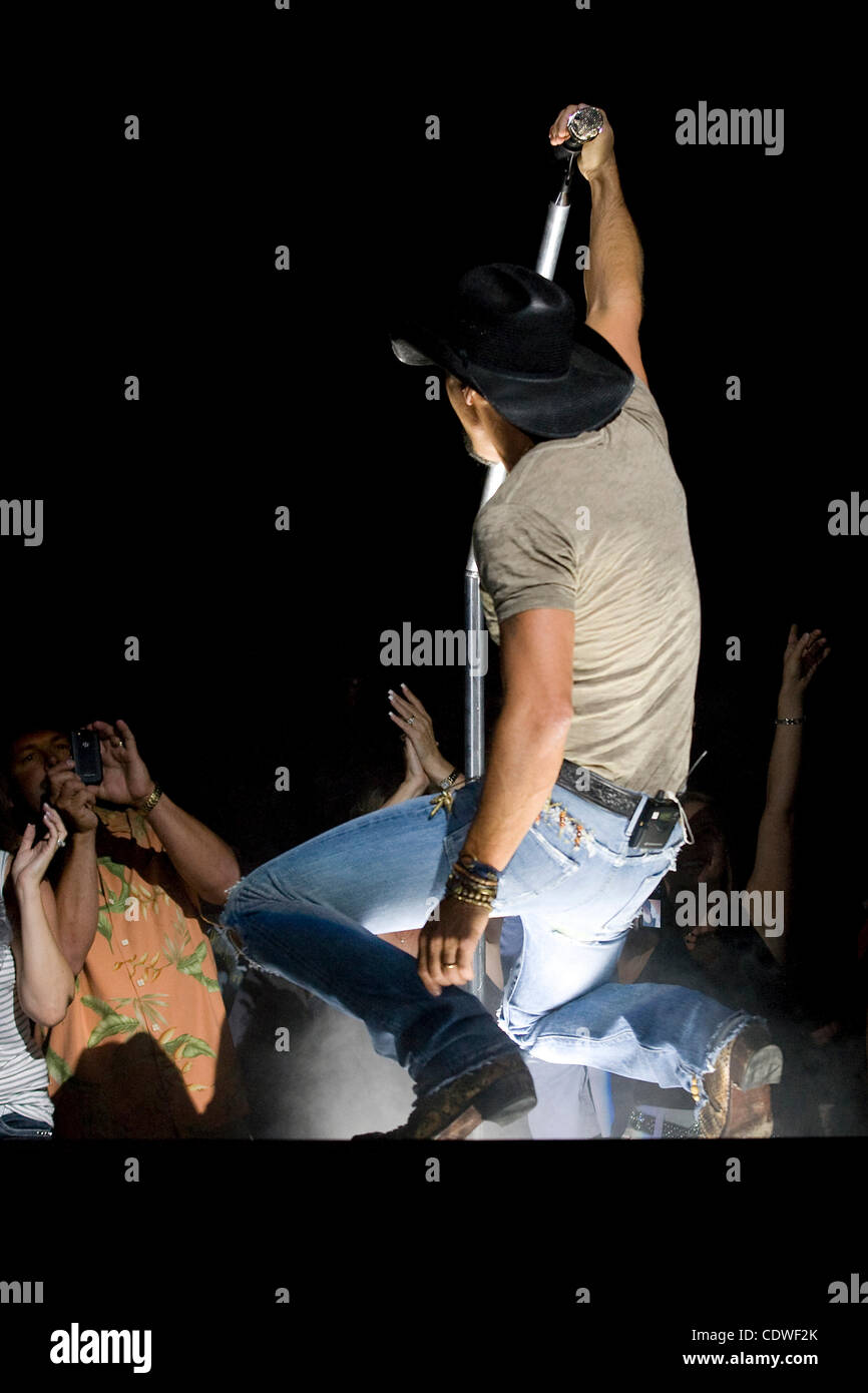 June 3, 2011 - Phoenix, Arizona, U.S - Country music icon Tim McGraw ...
