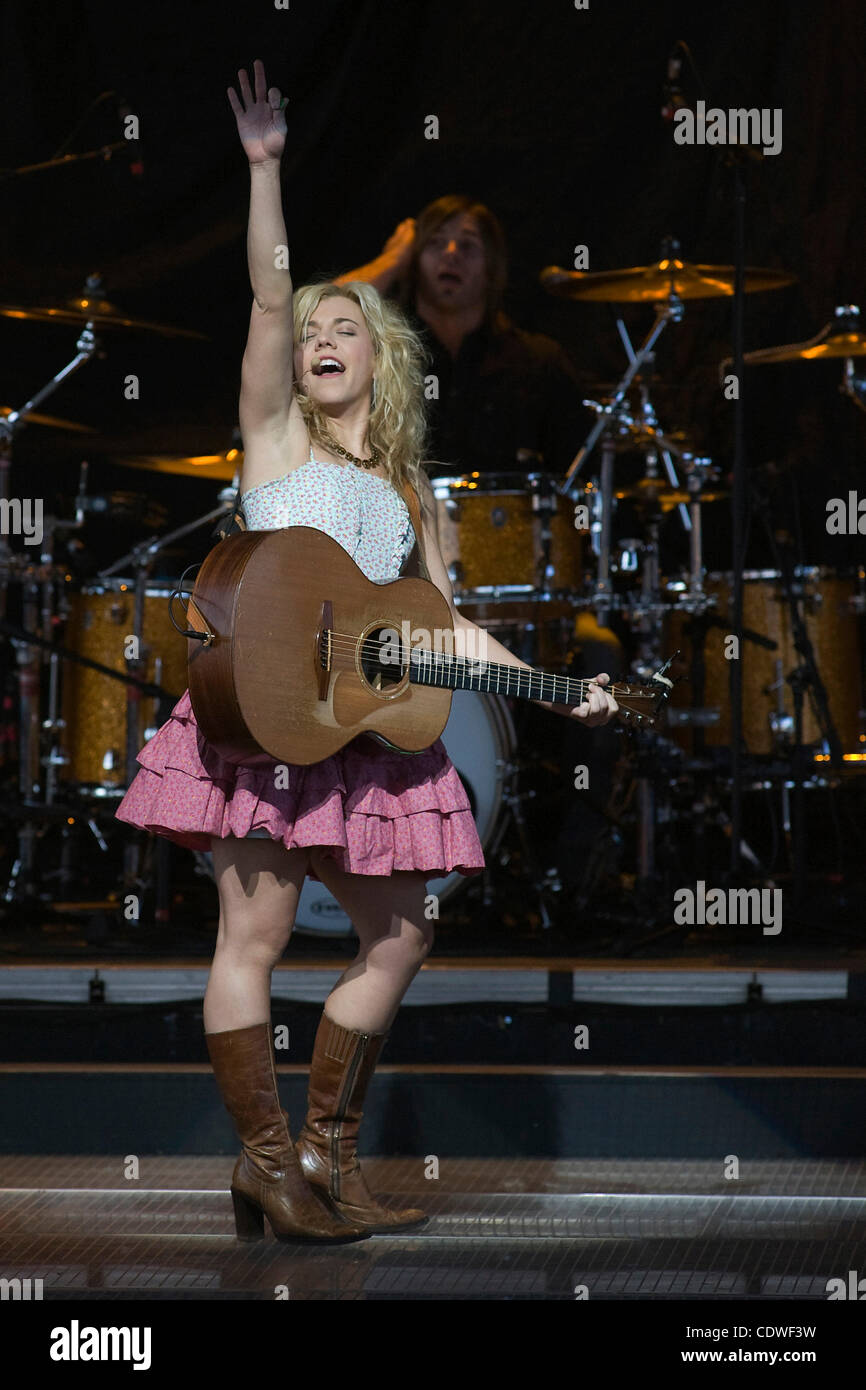 June 4, 2011 - Phoenix, Arizona, U.S - KIMBERLY PERRY, lead singer of ...