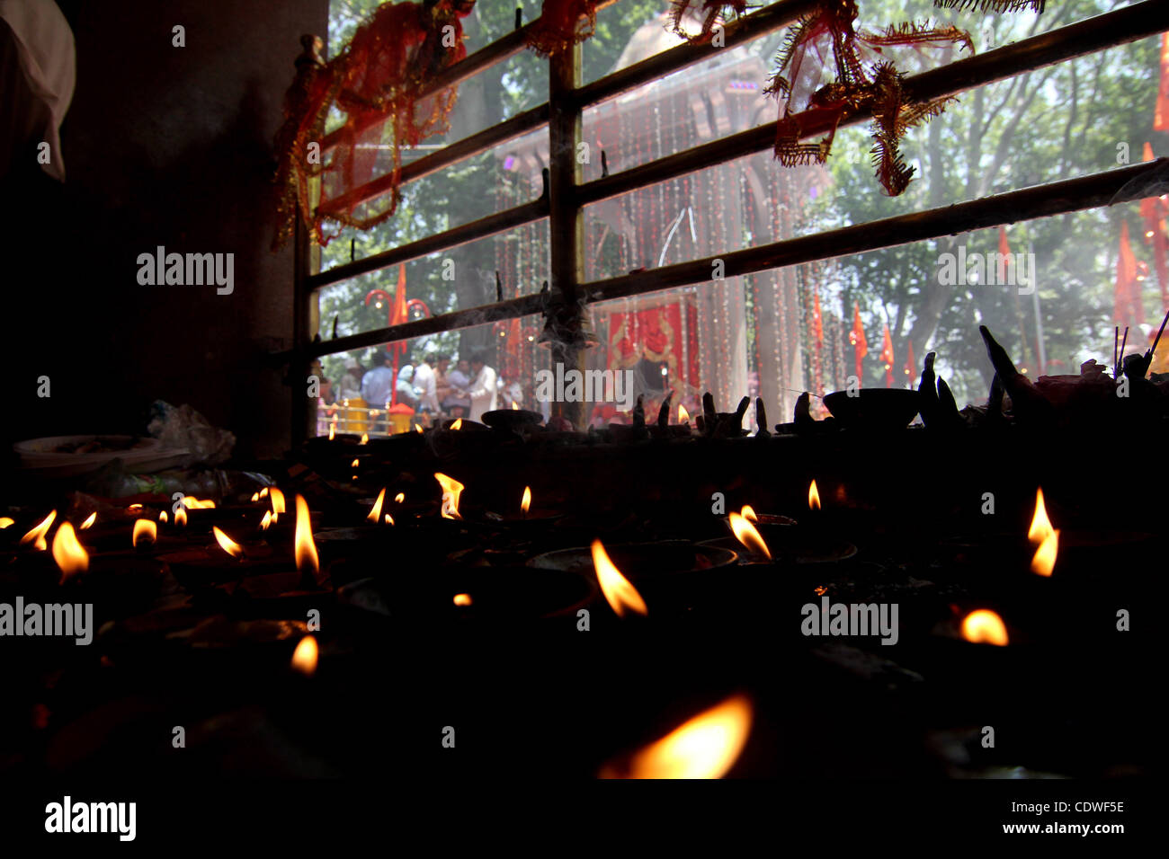 Kashmiri pandit (Hindu) devotee offers prayers at the Kheer Bhawani ...
