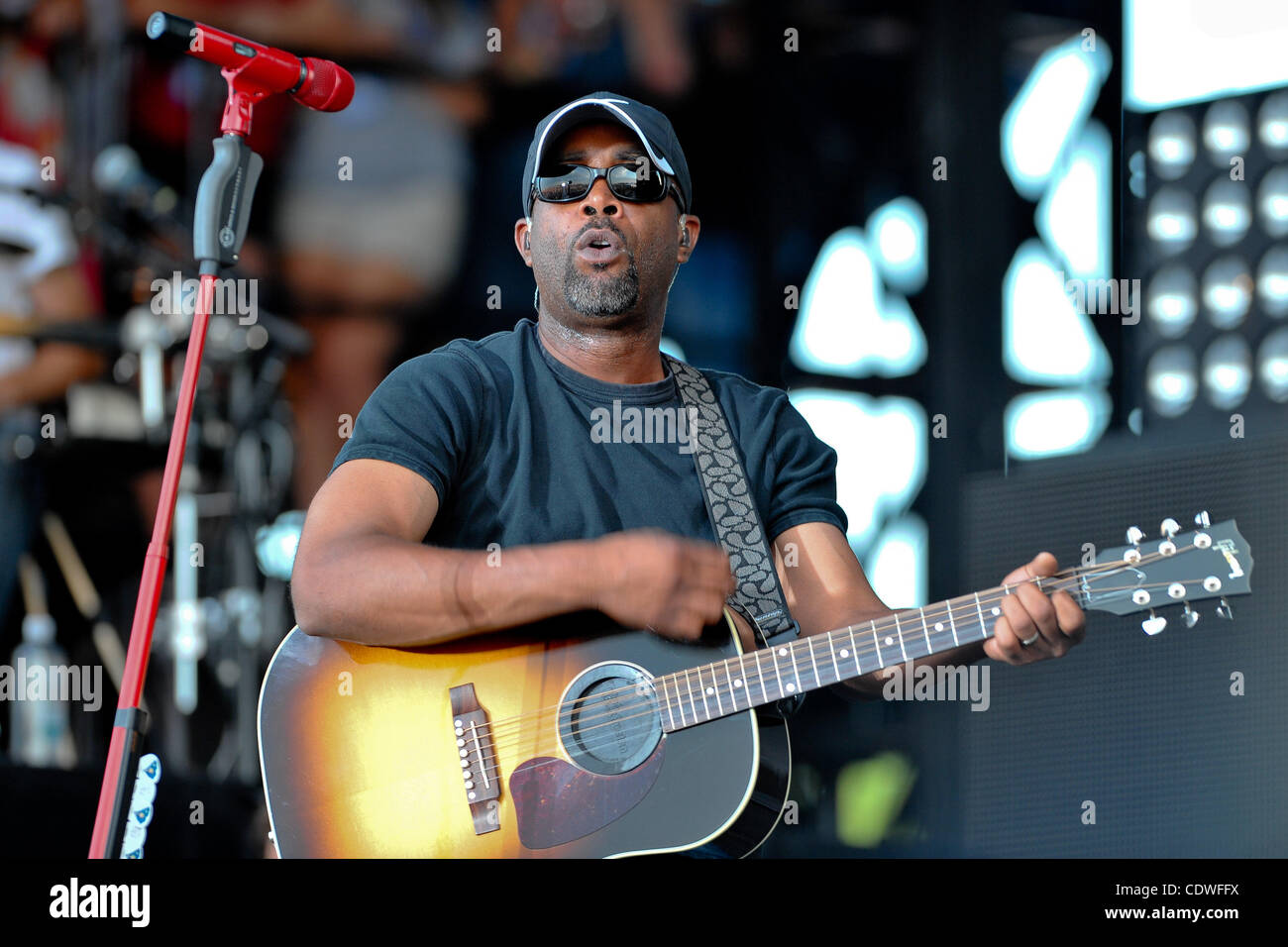 Darius rucker live hi-res stock photography and images - Alamy