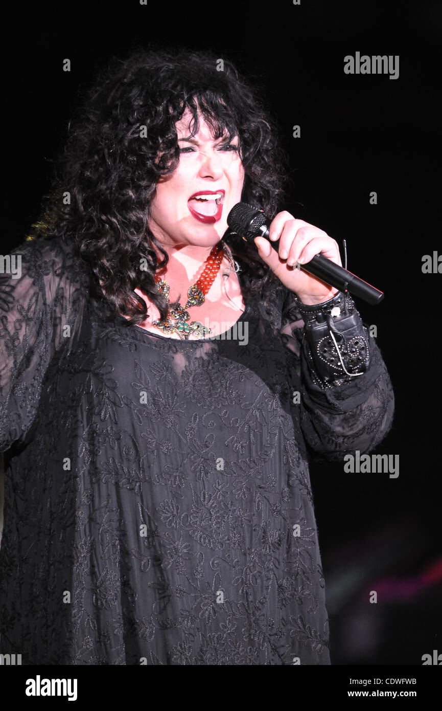 Singer Ann Wilson High Resolution Stock Photography and Images - Alamy