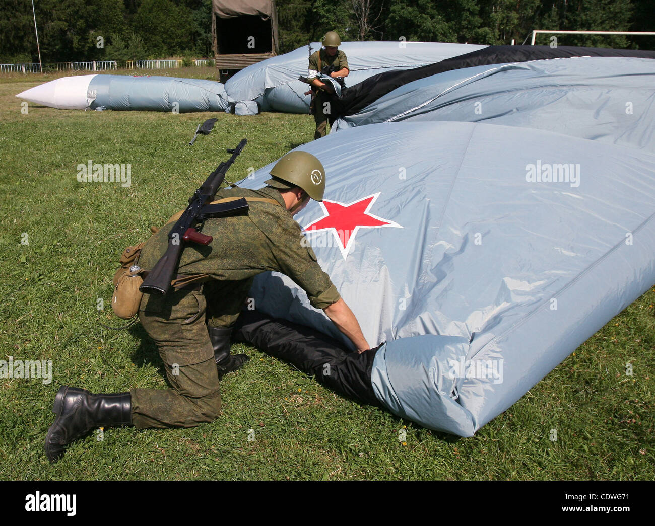 Inflatable Army of Russia. An invisible army where masters of the art ...