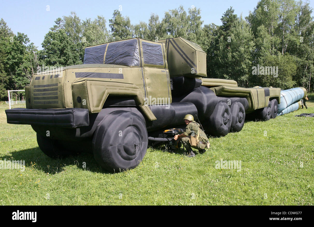 Inflatable Army of Russia. An invisible army where masters of the art ...