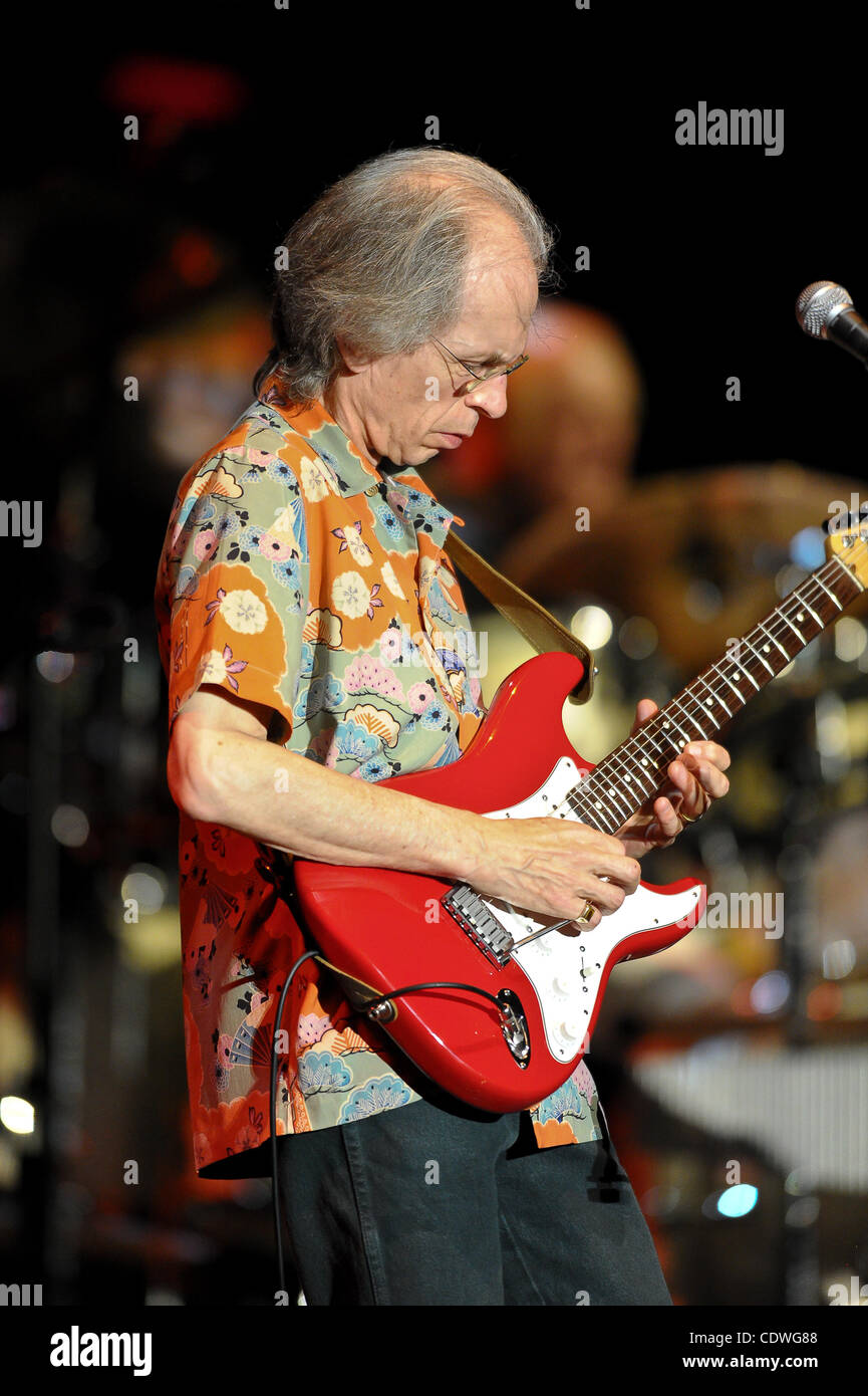 July 15, 2011 - Orange Beach, Alabama, U.S - Yes guitarist Steve Howe ...