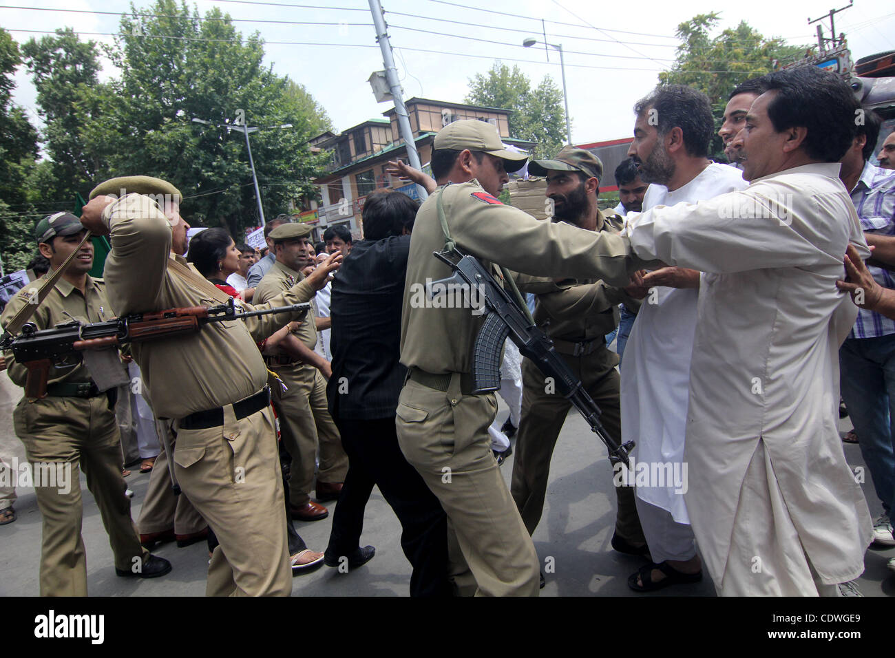 indian police detained Activists of Indian Kashmir's main opposition ...
