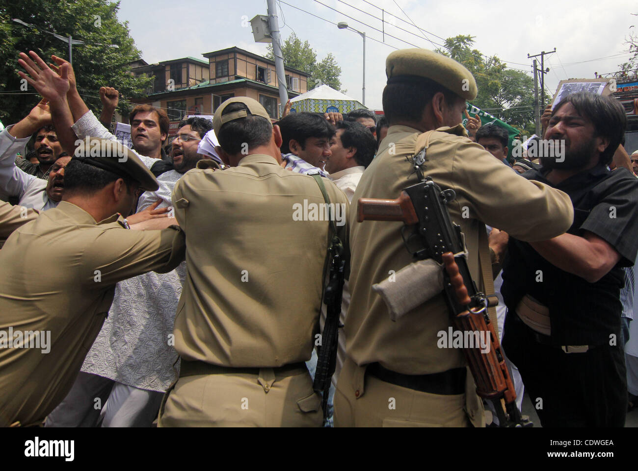indian police detained Activists of Indian Kashmir's main opposition ...