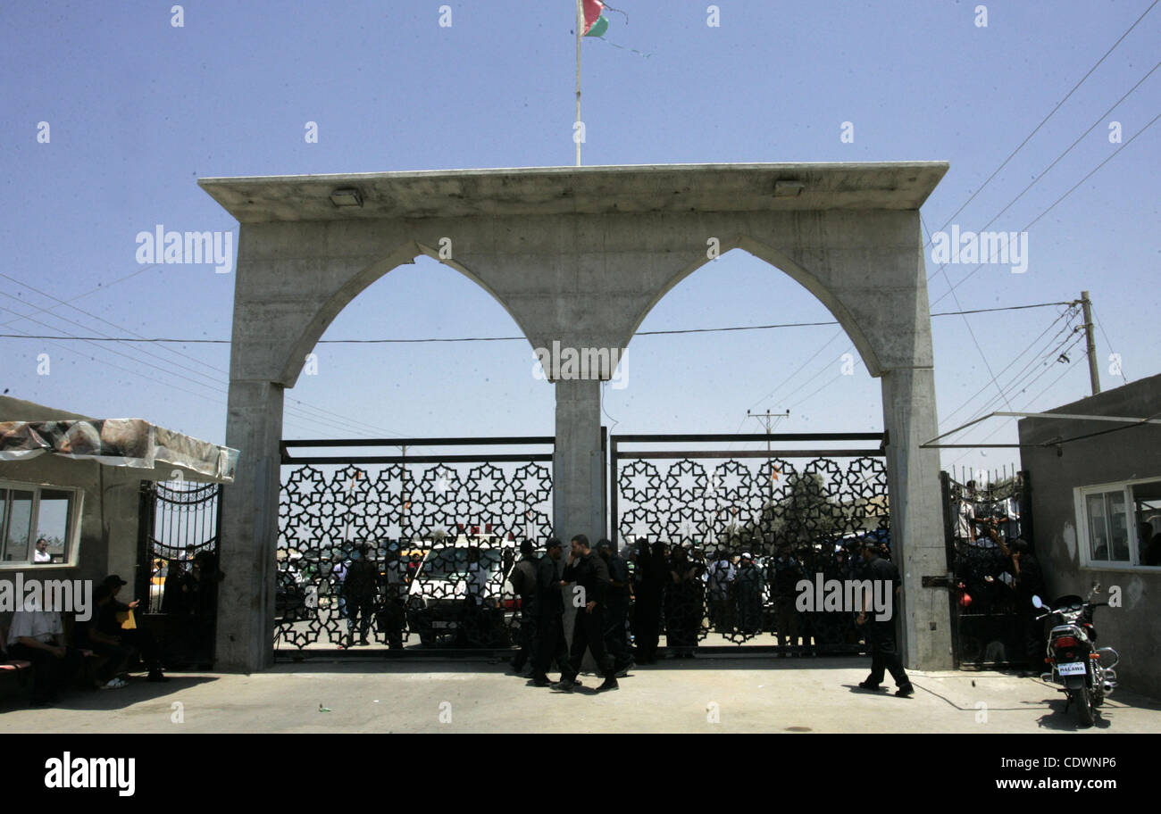 Palestinians stand behind the iron gate of the Rafah border waiting to ...