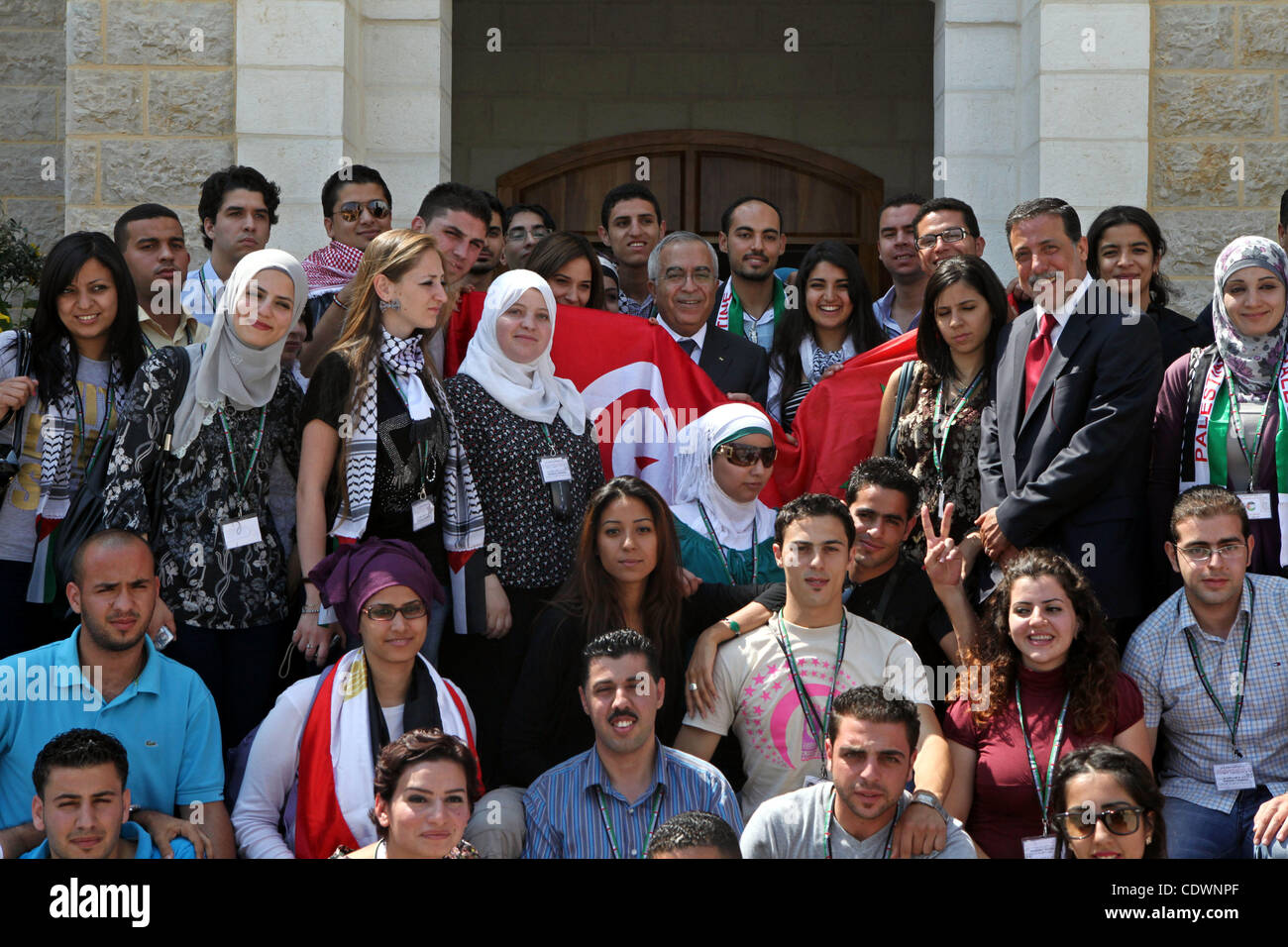 Palestinian Prime Minister, Salam Fayyad meets with the Arab youth ...