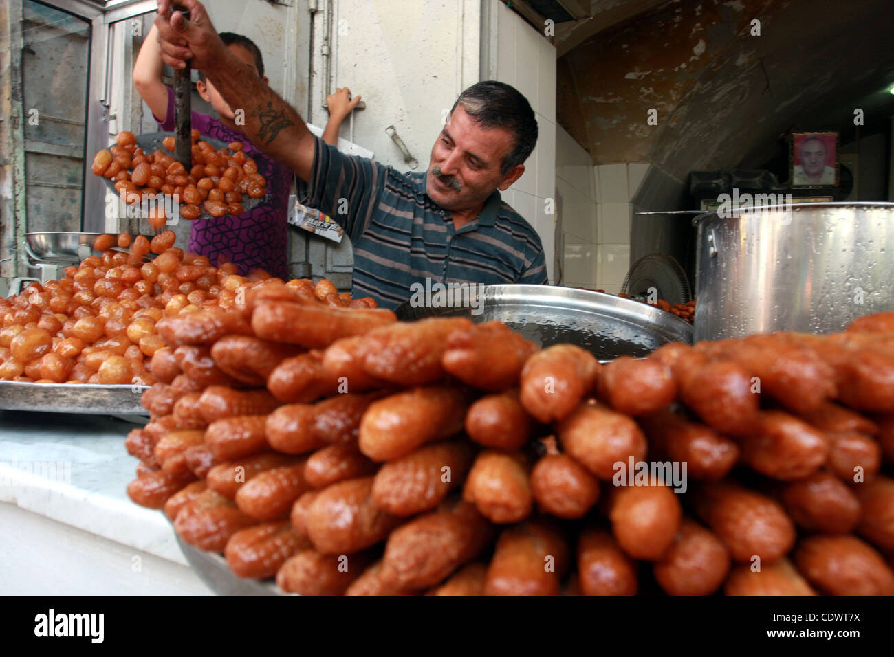 Palestinian sweets hi-res stock photography and images - Alamy