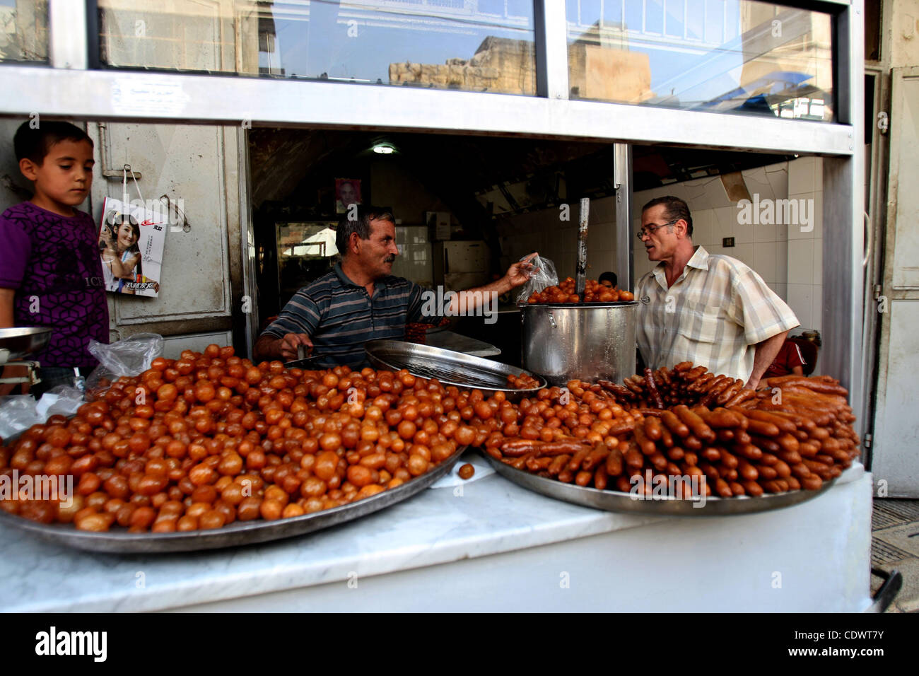 Palestinian sweets hi-res stock photography and images - Alamy