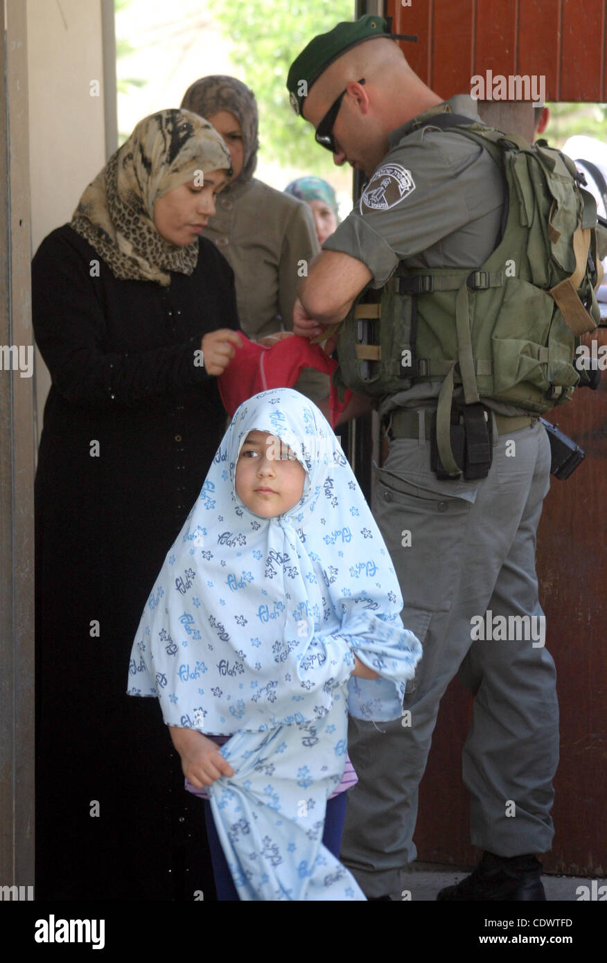 Israeli army checkpoint on hi-res stock photography and images - Alamy